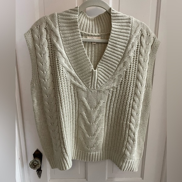 Elan | Sweaters | Elan Oversized Cable Knit V Neck Sweater Vest Size S ...